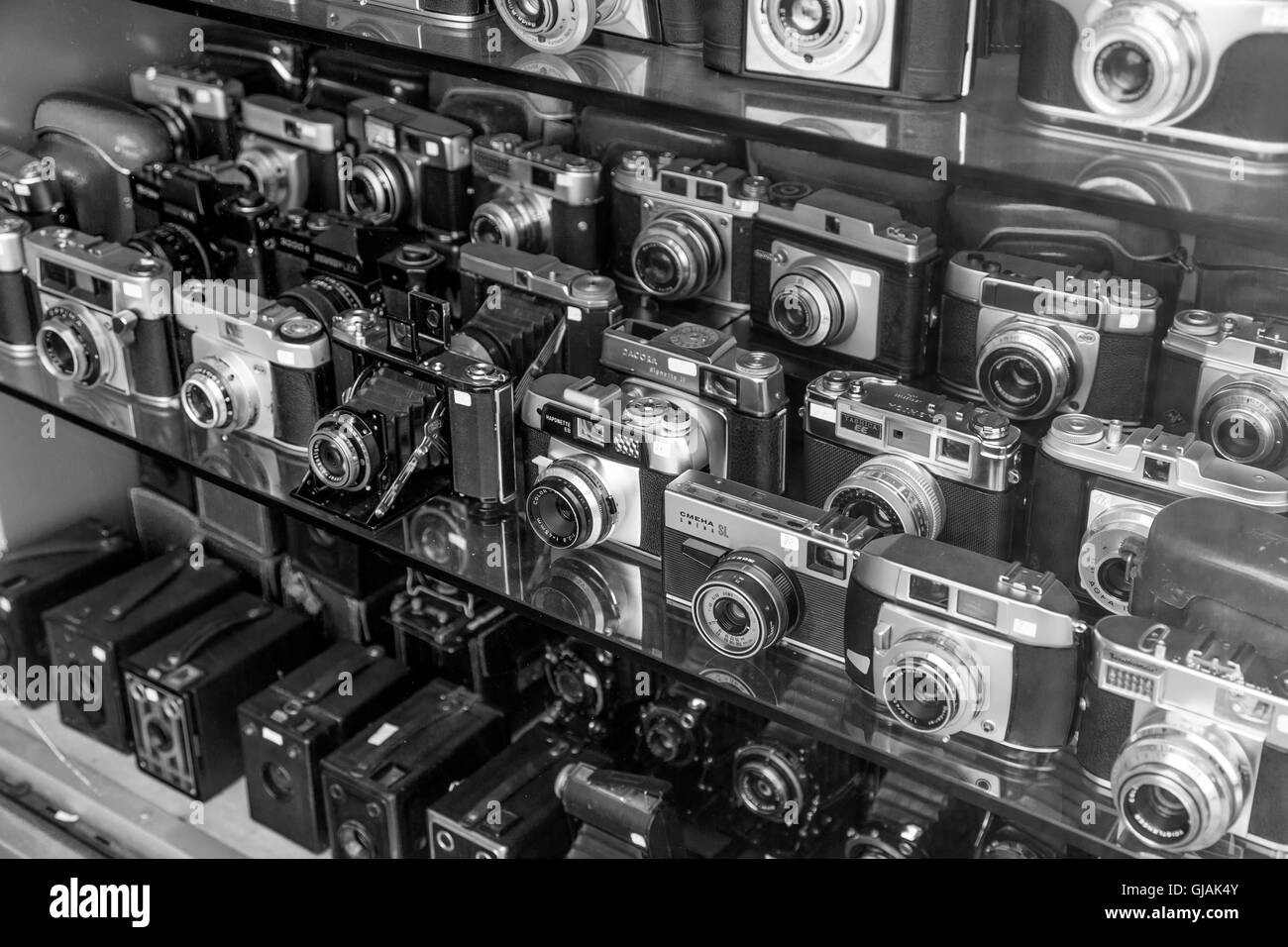 Vintage cameras Black and White Stock Photos & Images - Alamy
