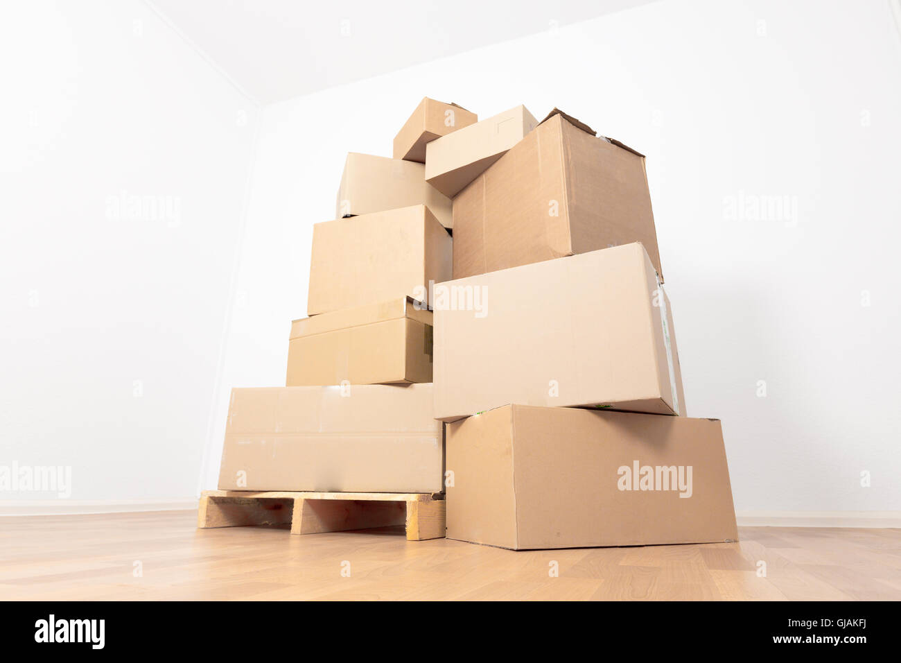 Empty boxes hi-res stock photography and images - Alamy