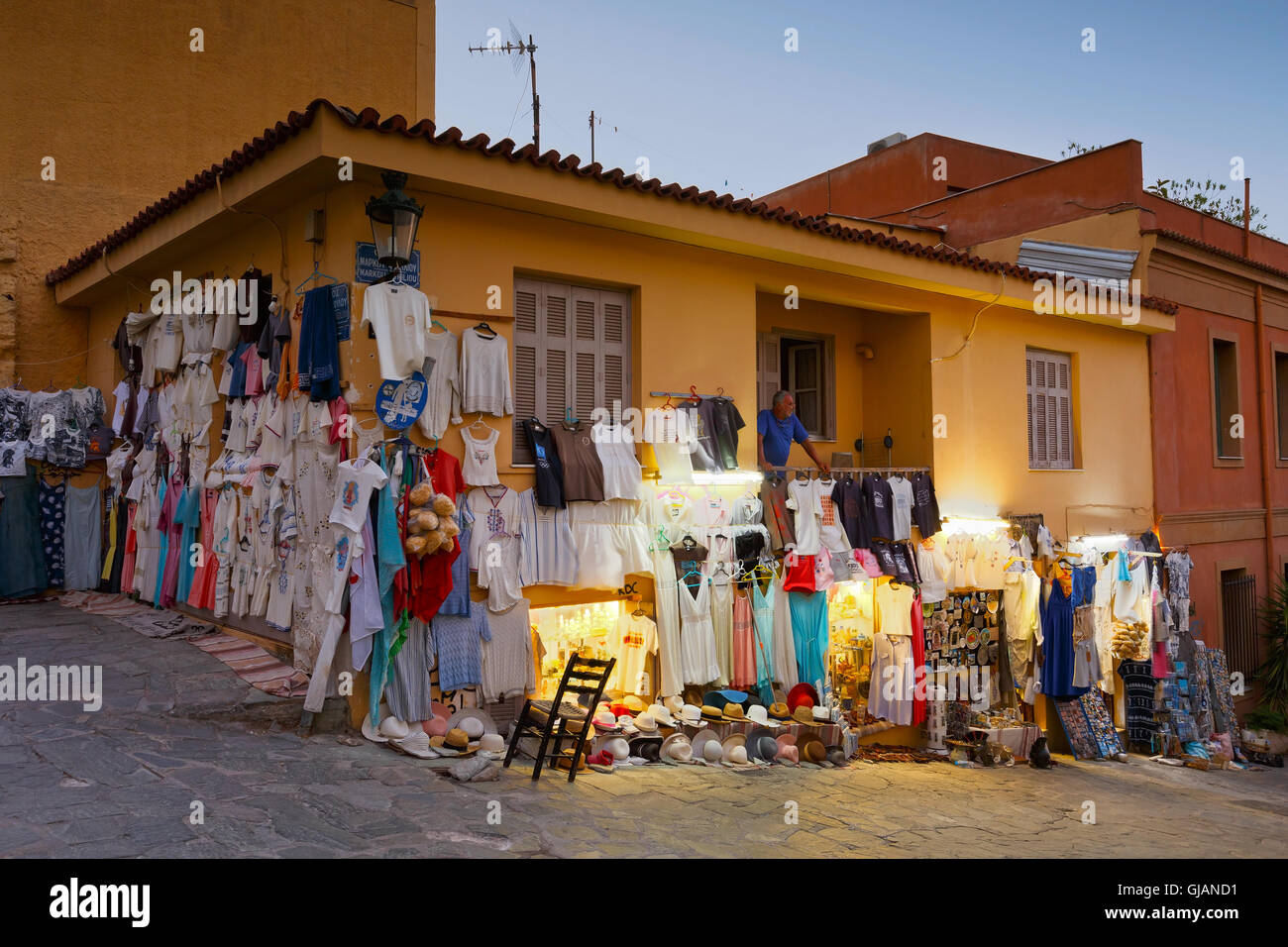 Shop in the old town of Plaka Stock Photo - Alamy