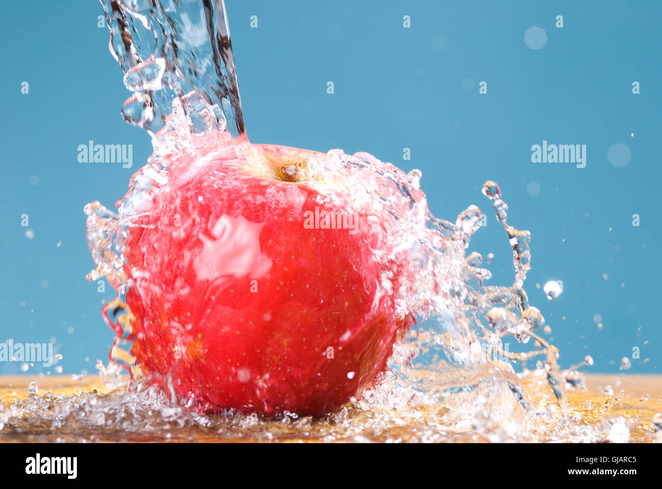 frozen splash drop on apple Stock Photo - Alamy