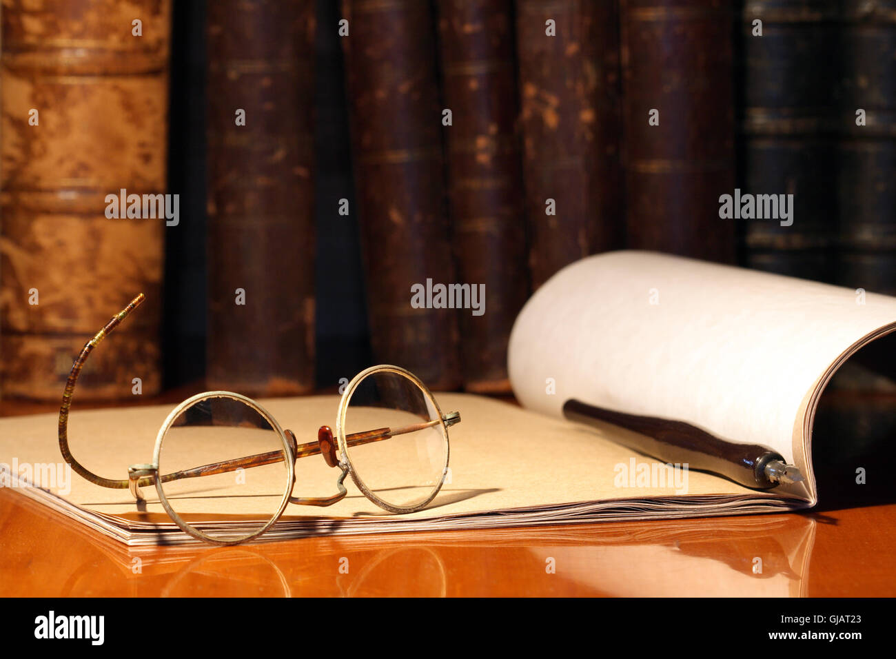 Vintage library hi-res stock photography and images - Alamy