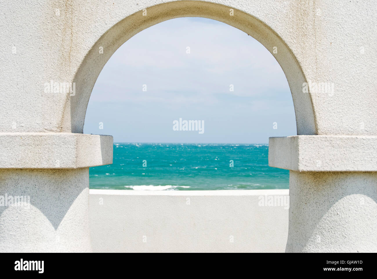 looking at the ocean through arch door Stock Photo - Alamy