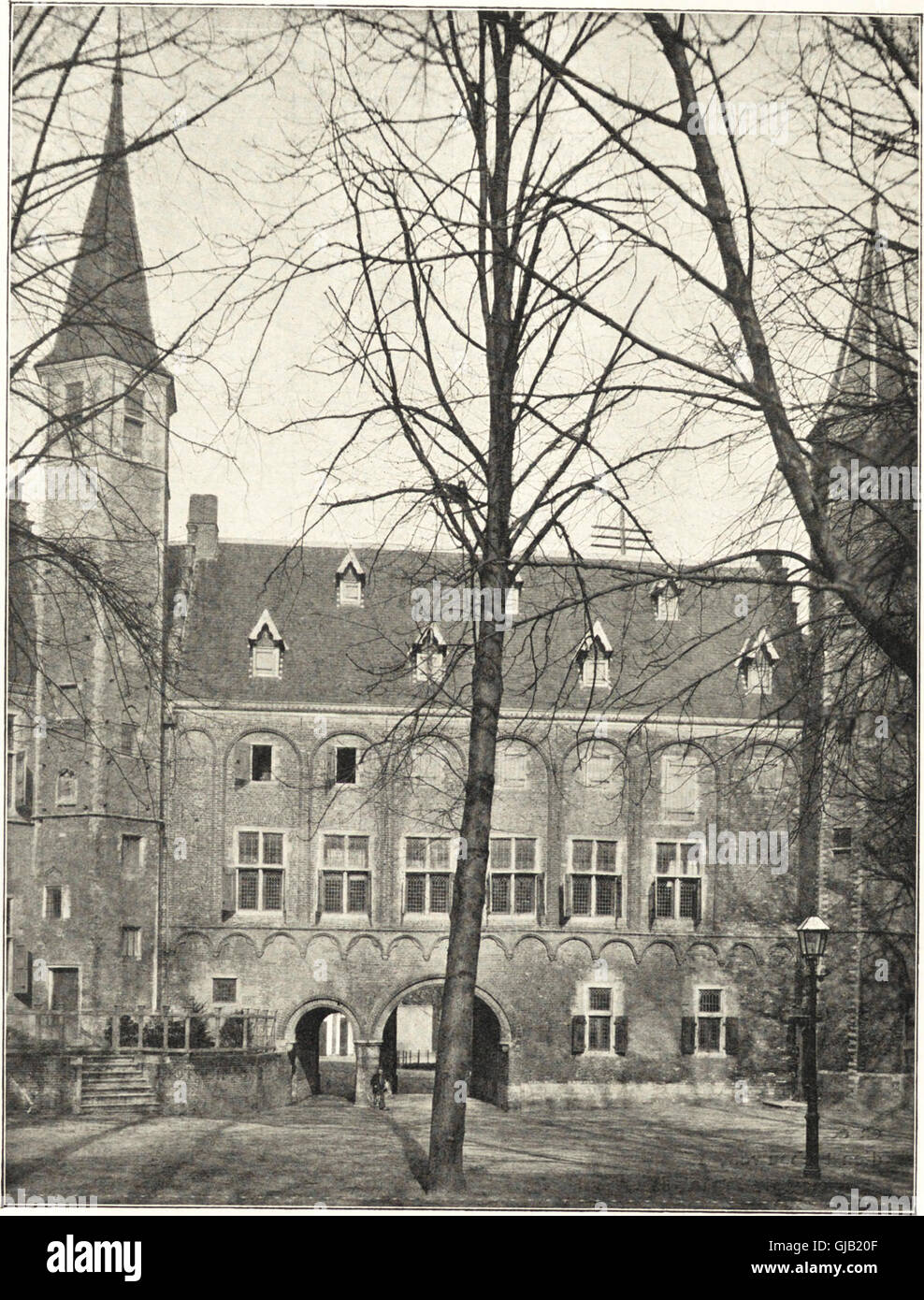 This 1909 Dutch work examines the origins, growth, and development of ...