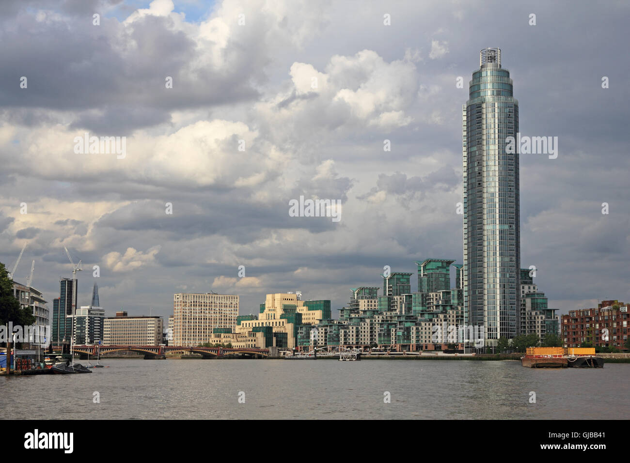 St george wharf tower hi-res stock photography and images - Alamy
