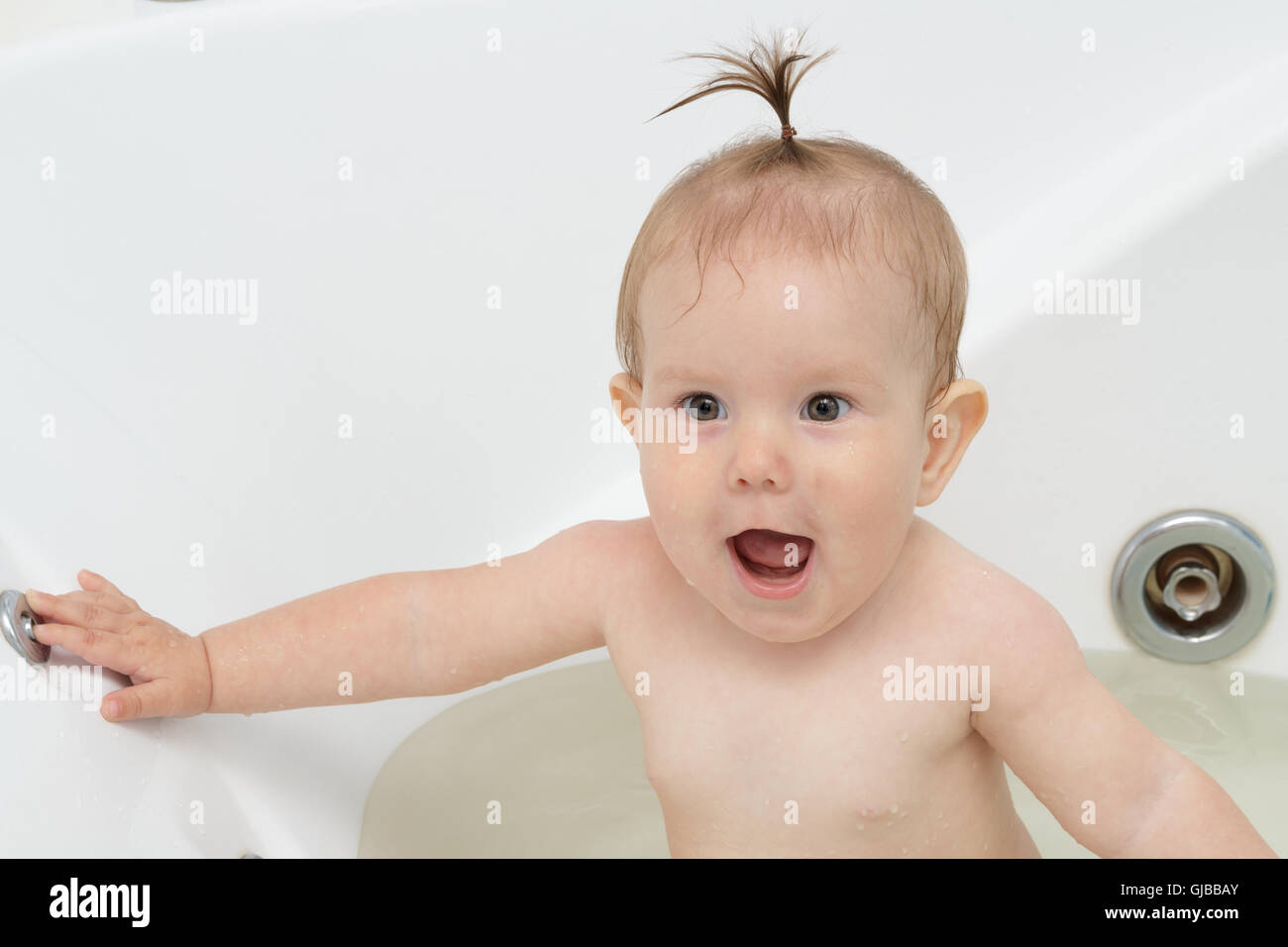 Little newborn baby girl bathe, swim and wash Stock Photo - Alamy