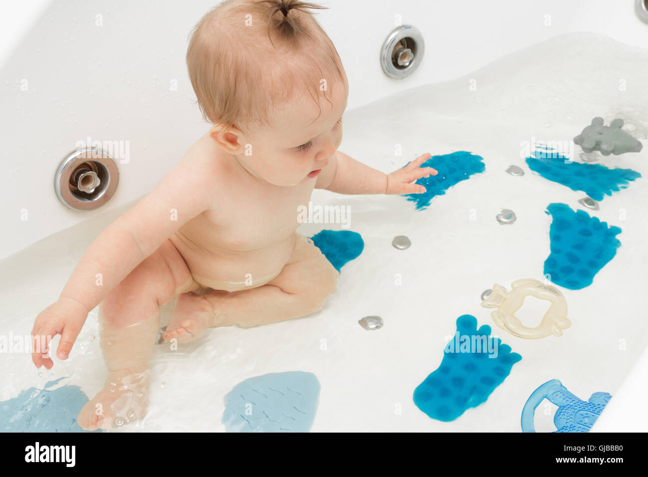Little newborn baby girl bathe, swim and wash Stock Photo - Alamy