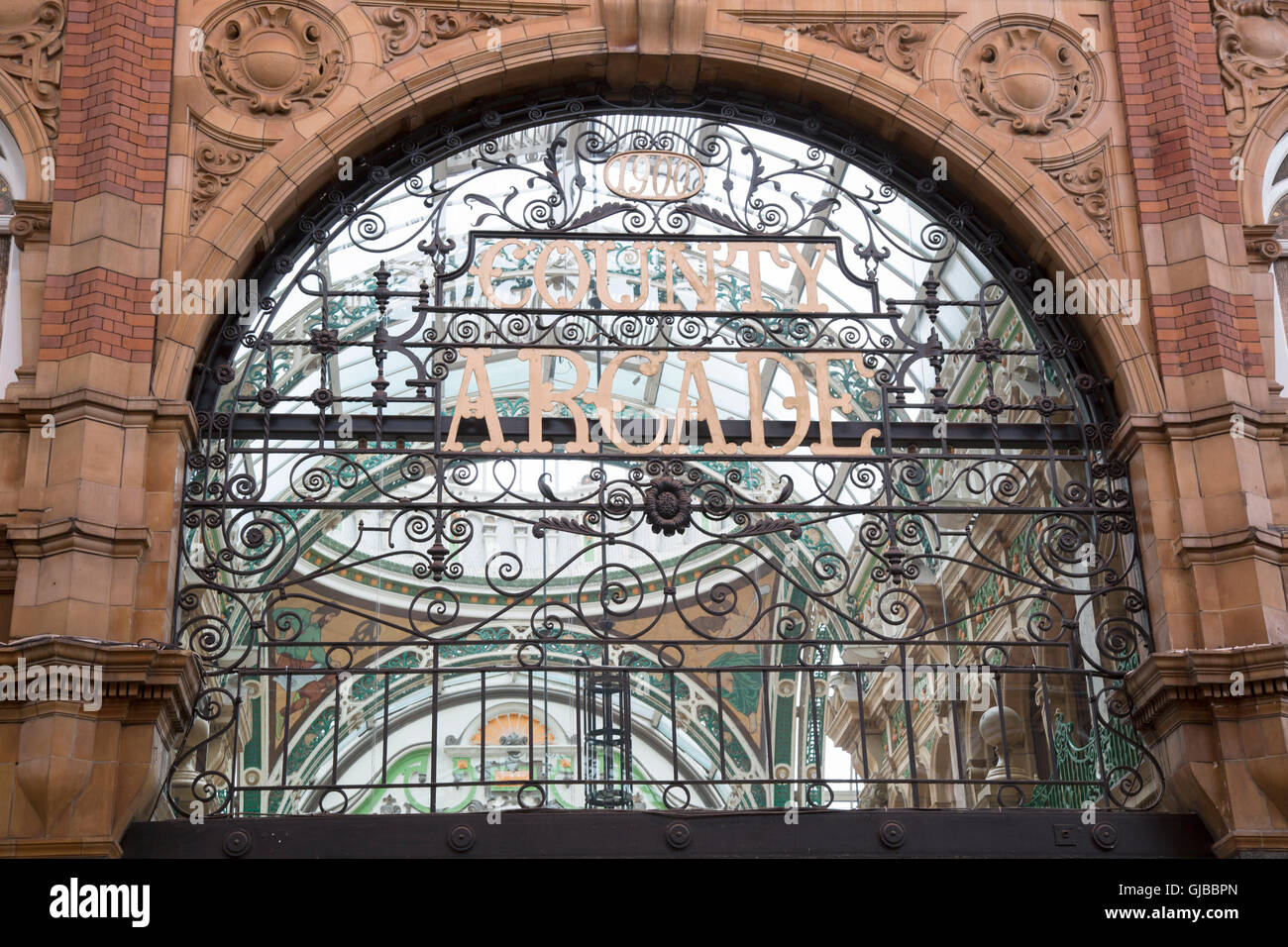 County arcade leeds hi-res stock photography and images - Alamy