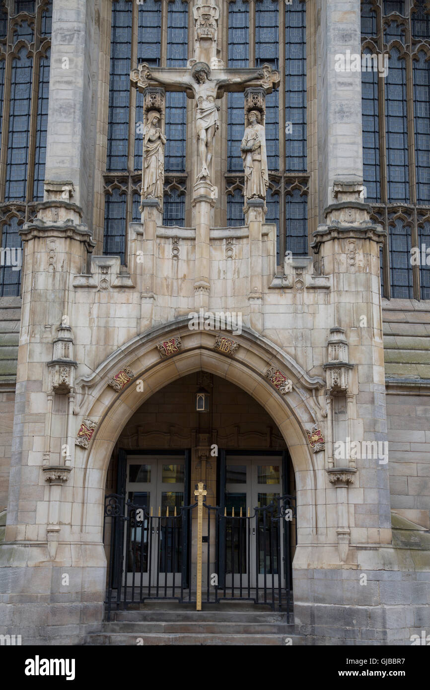 Leeds cathedral hi-res stock photography and images - Alamy