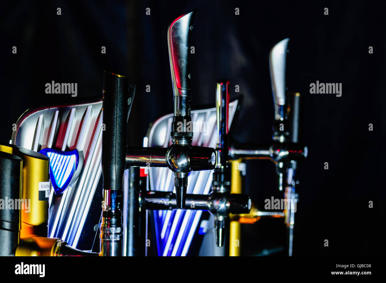 Guinness bar pump hi-res stock photography and images - Alamy