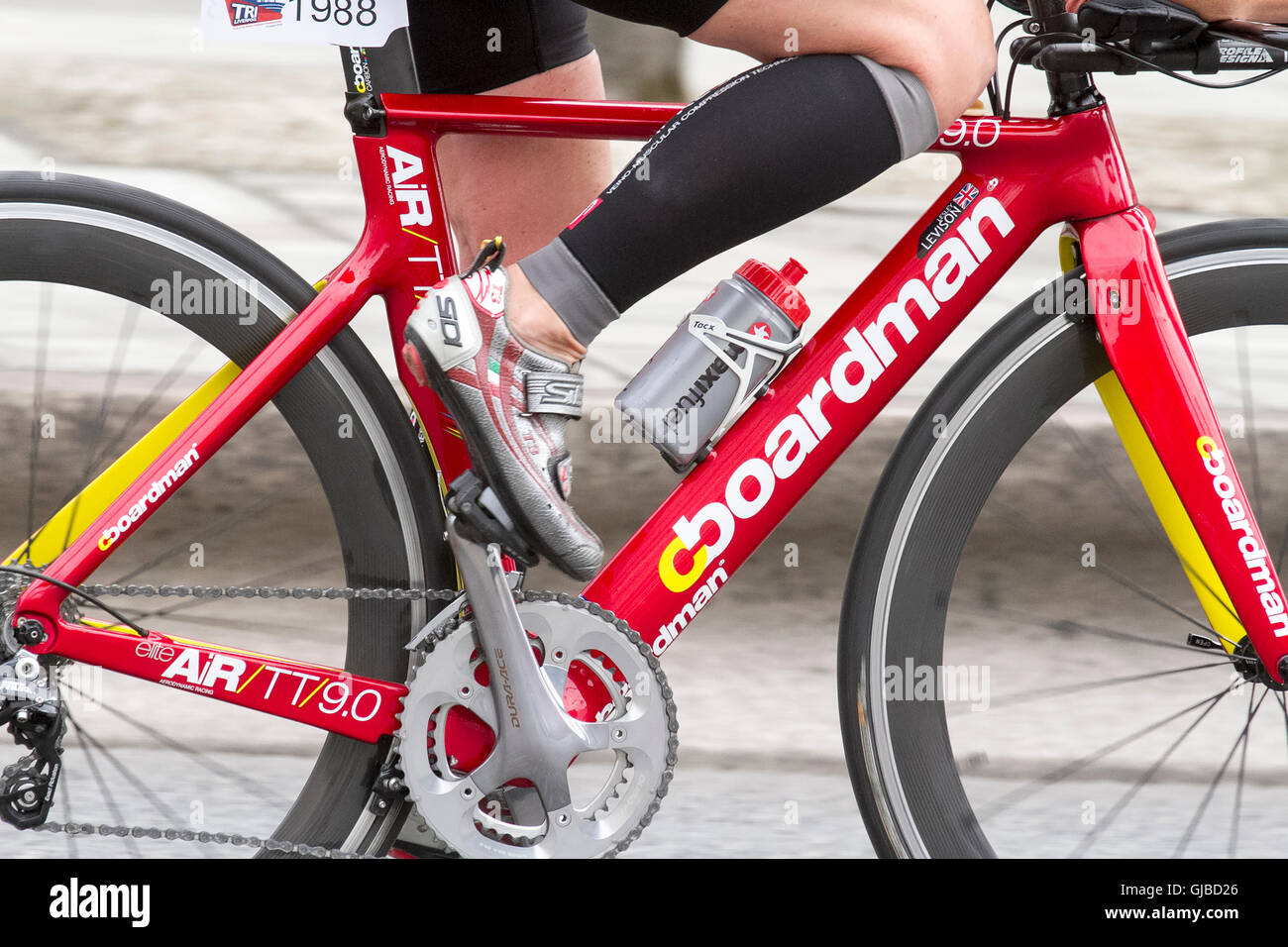 a carbon fibre lightweight bike bicycle cycling cyclist race racing ...