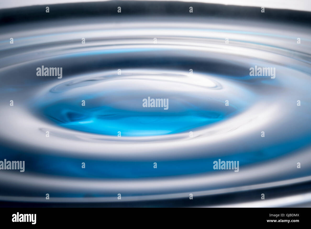 Blue water droplet ripple hi-res stock photography and images - Alamy