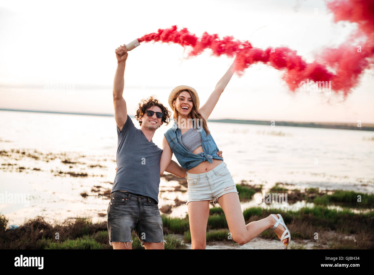 Smoke bomb hi-res stock photography and images - Alamy