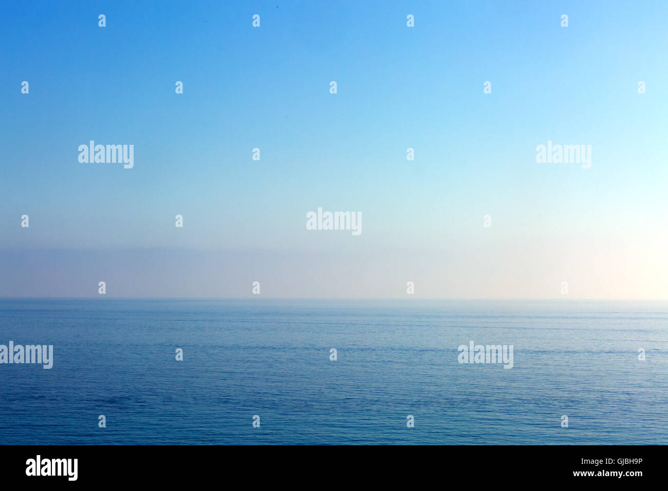 Blue ocean backdrop hi-res stock photography and images - Alamy