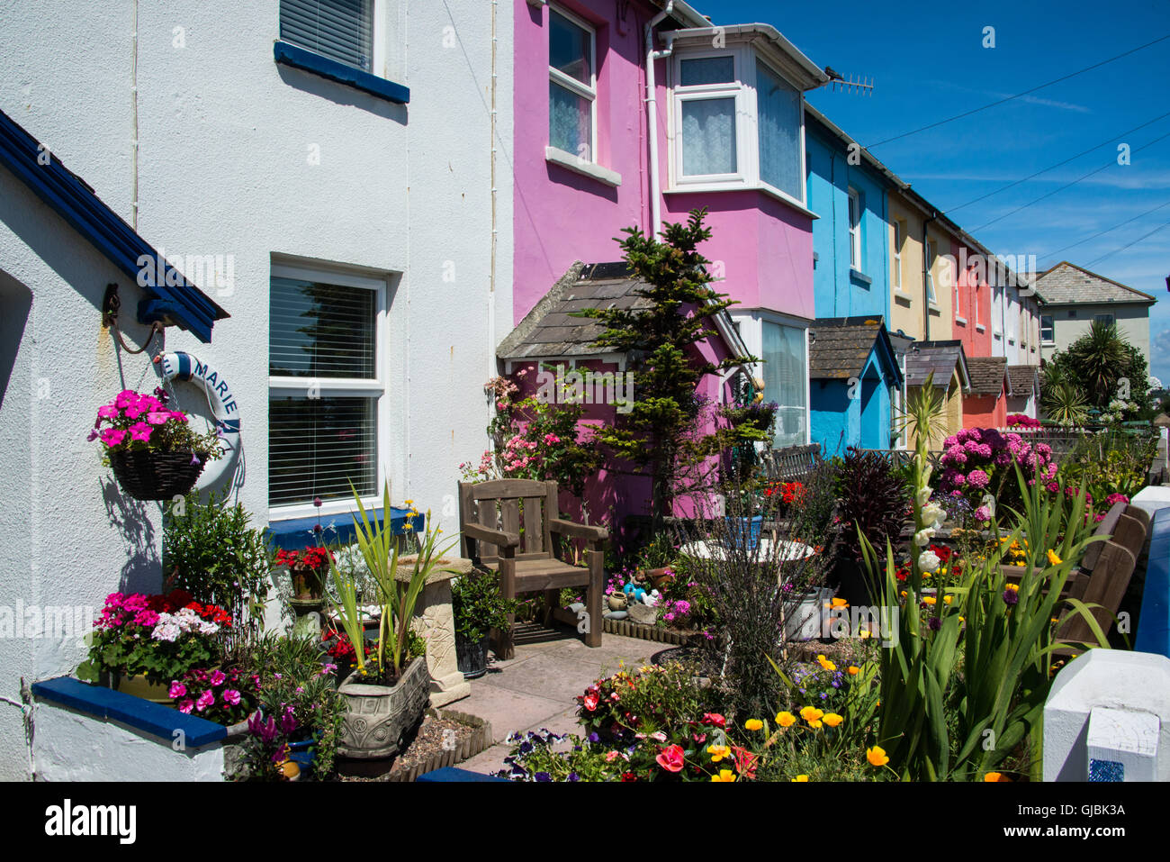 Pretty front gardens hi-res stock photography and images - Alamy