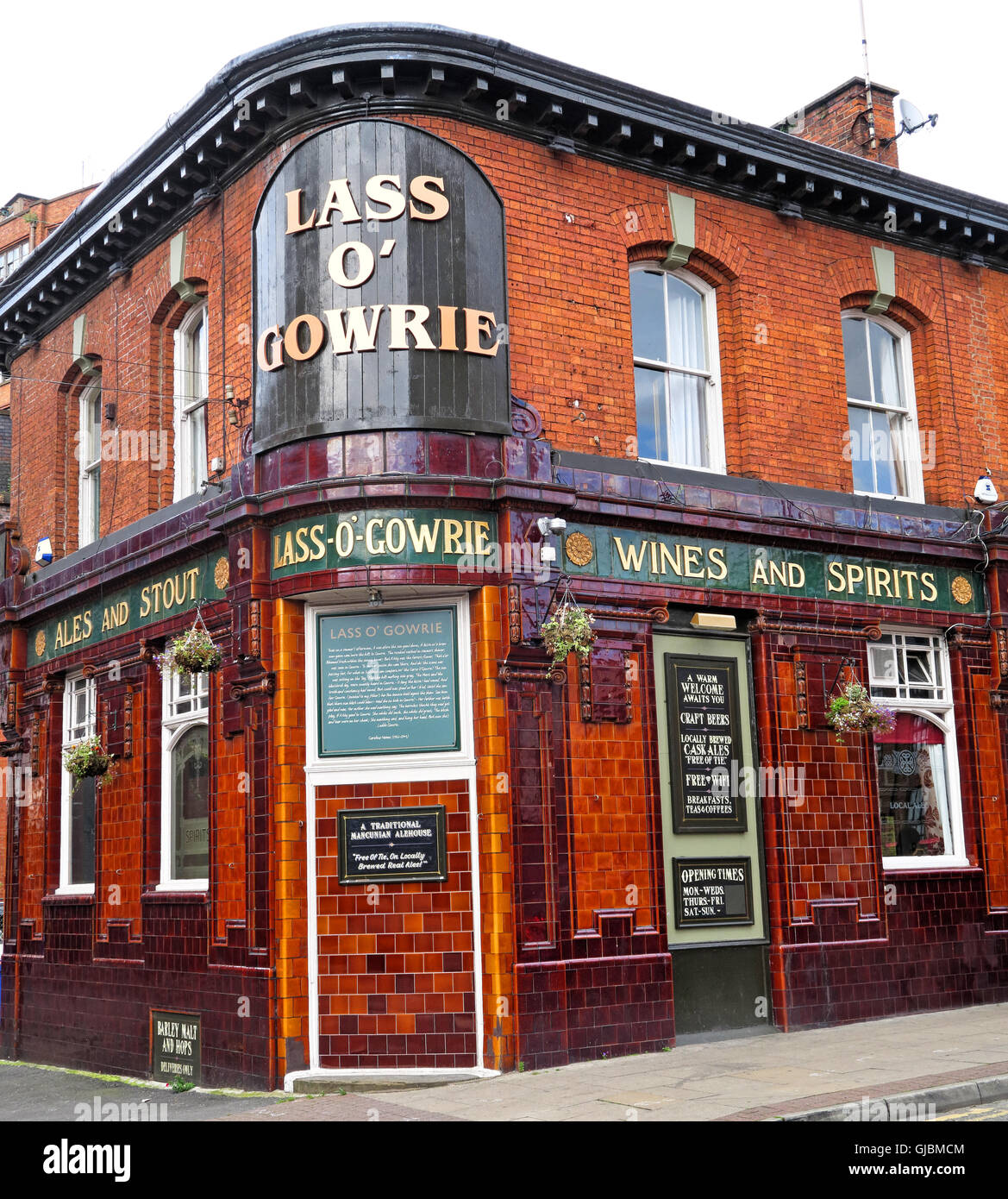 Lass O Gowrie pub, 36 Charles St, Manchester, North West England, UK ...
