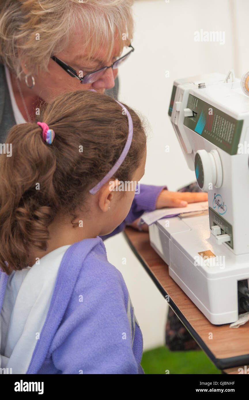 Girl learning how to sew hi-res stock photography and images - Alamy