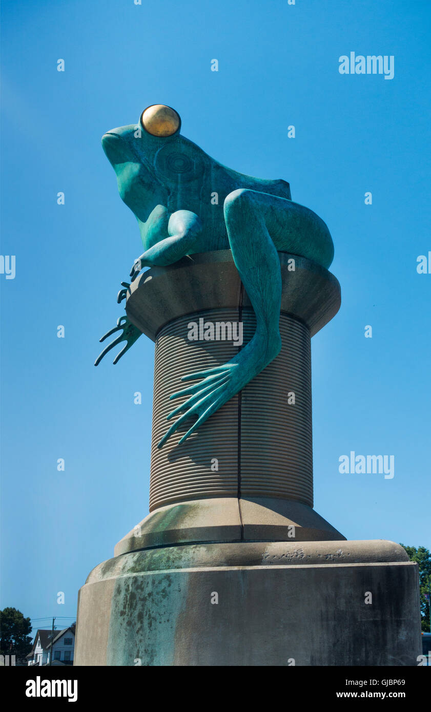 frog bridge Willimantic CT Stock Photo - Alamy