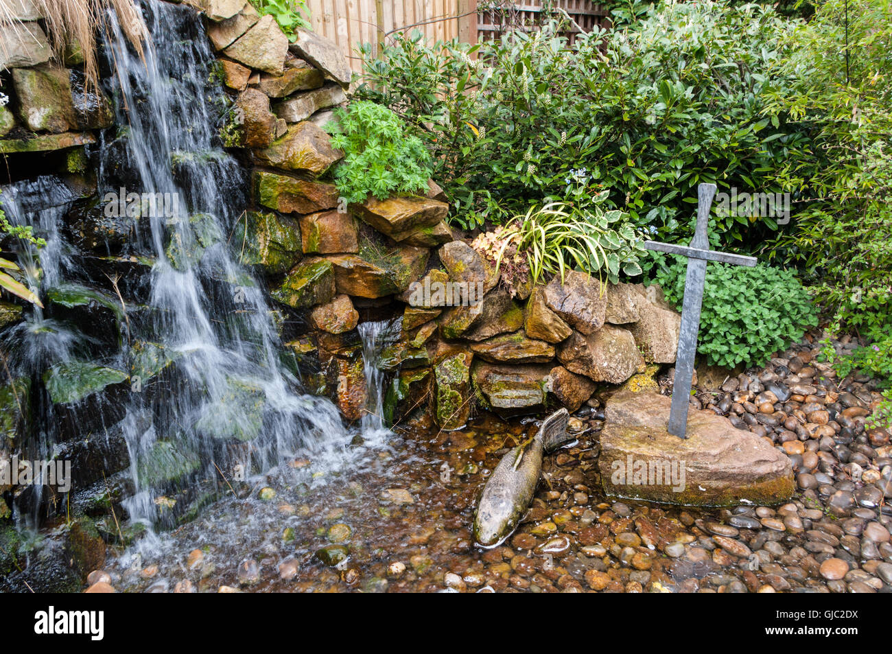 Garden waterfall feature hi-res stock photography and images - Alamy