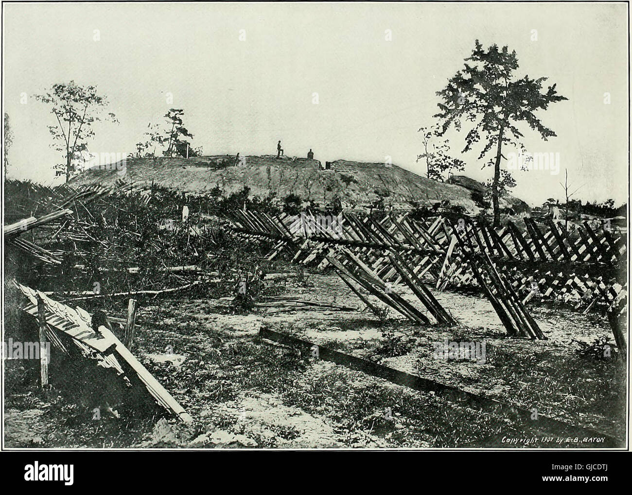 This 1907 collection features original photographs of Civil War ...