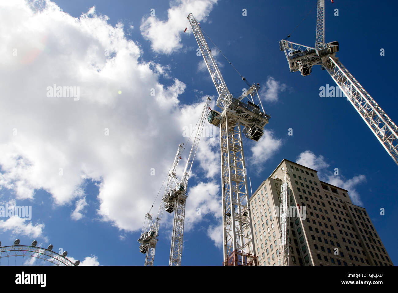 London eye construction hi-res stock photography and images - Alamy