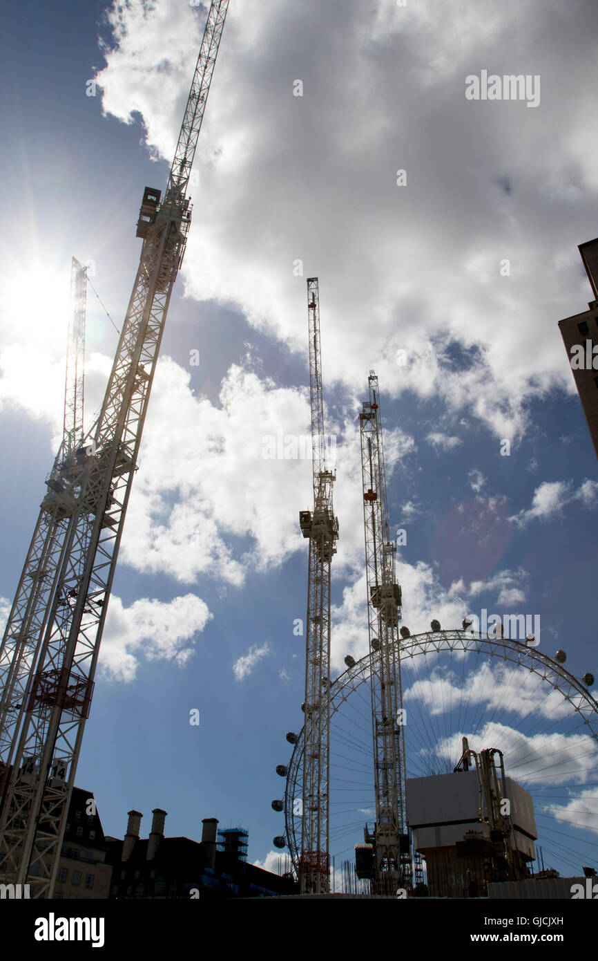 London eye construction hi-res stock photography and images - Alamy