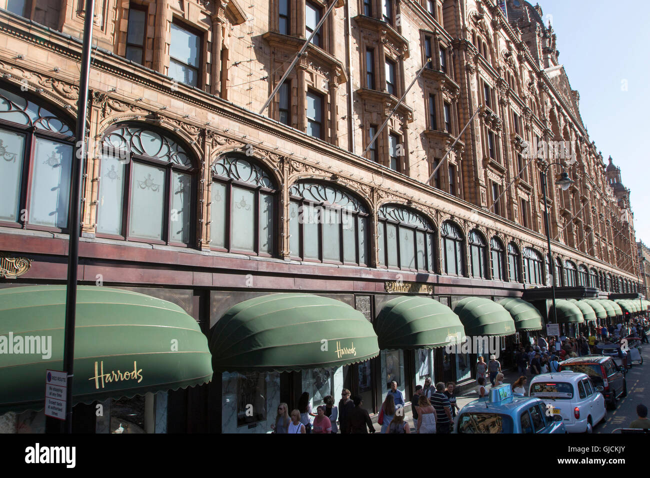 Harrods department store situated on Brompton Road, Knightsbridge in ...