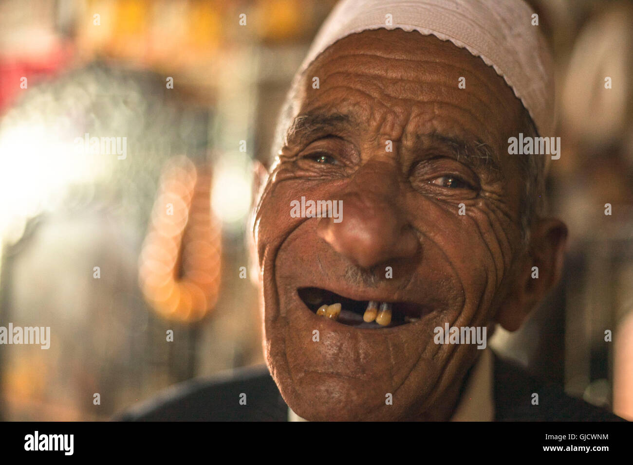 wrinkeld face, old man, facial expressions, looking into camera ...
