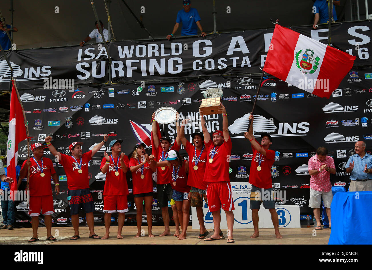 Jaco, Costa Rica. 14th Aug, 2016. The Peruvian surf team celebrates ...