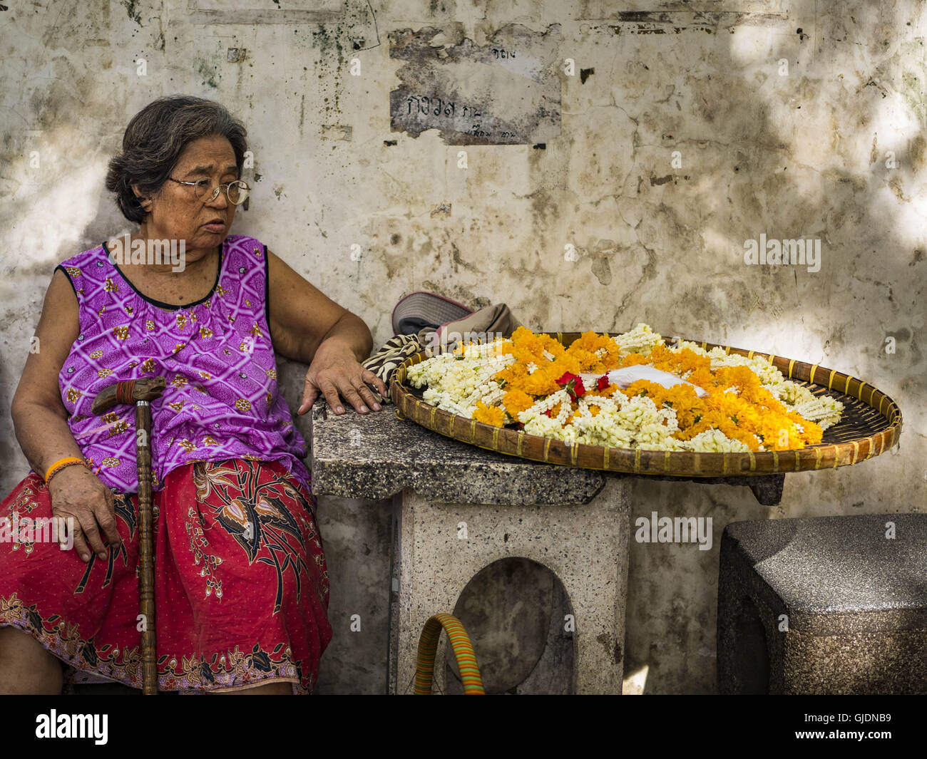 Bangkok, Thailand. 15th Aug, 2016. A resident of the Pom Mahakan slum ...