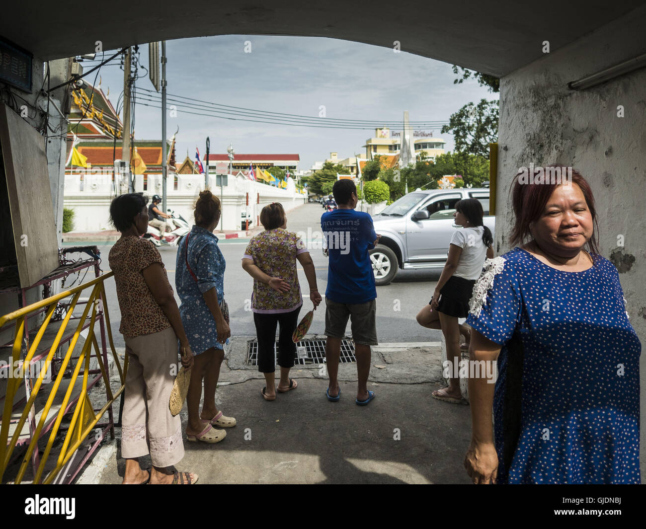 Bangkok, Thailand. 15th Aug, 2016. A resident of the Pom Mahakan slum ...