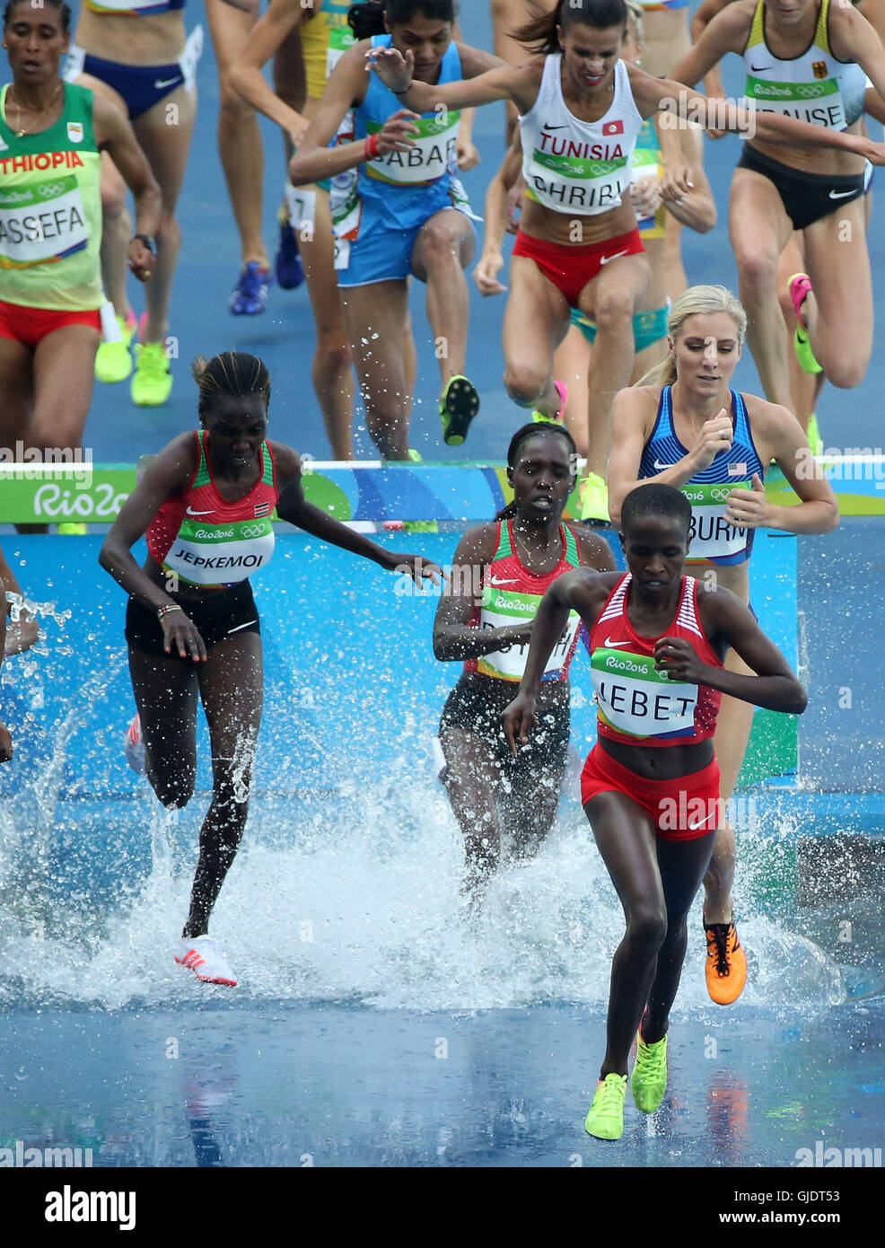 Rio De Janeiro, Brazil. 15th Aug, 2016. Bahrain's Ruth Jebet (front ...