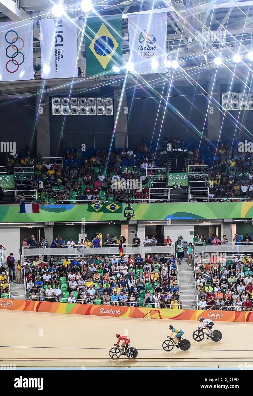 Rio De Janeiro, Brazil. 15th Aug, 2016. China's Zhong Tianshi (L ...