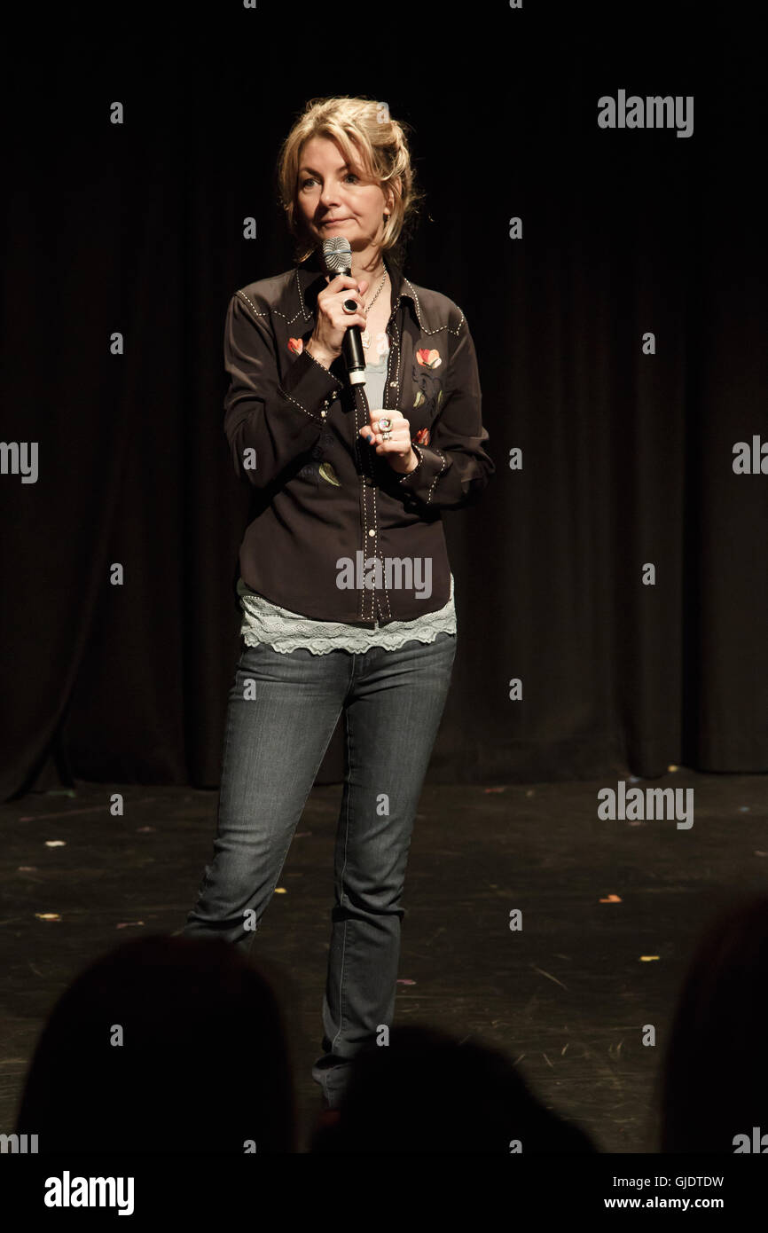Stand up comedienne jo caulfield hi-res stock photography and images ...