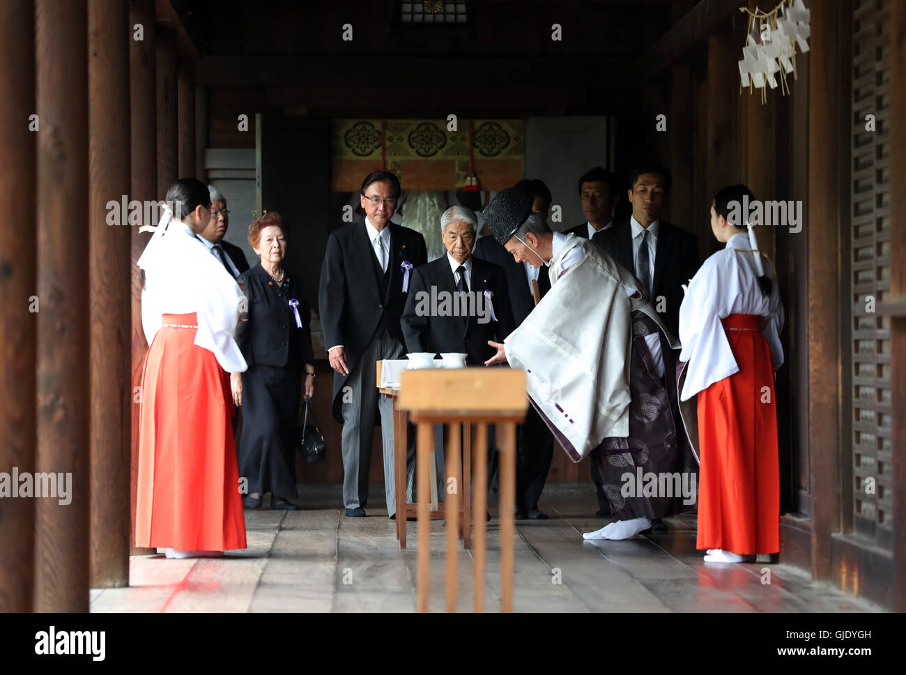 Tokyo, Japan. 15th Aug, 2016. Japanese lawmakers drink sake for ...