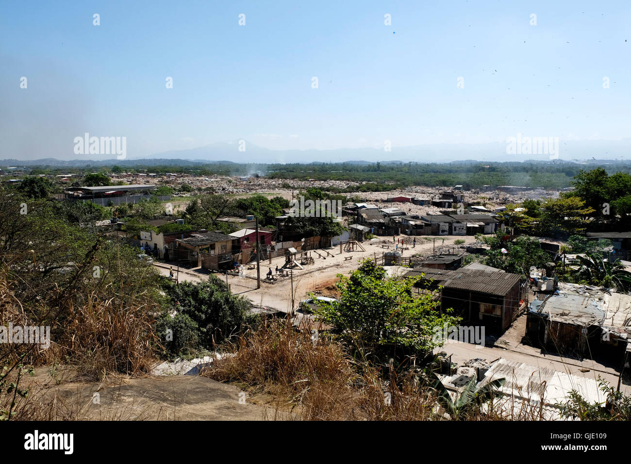 Rio de Janeiro, Brazil. 13th Aug, 2016. View over the slums of Gramacho ...