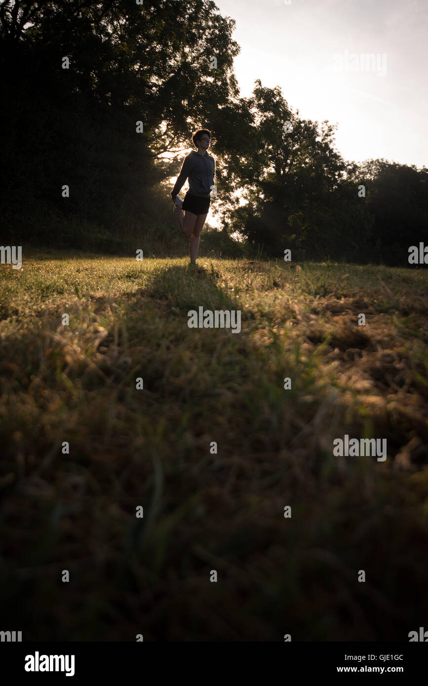 Oxford, UK. 16th August 2016. UK Weather. A young woman exercises at ...