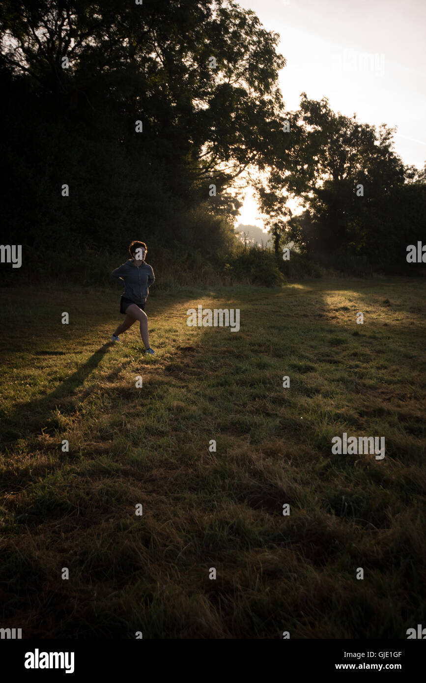Oxford, UK. 16th August 2016. UK Weather. A young woman exercises at ...