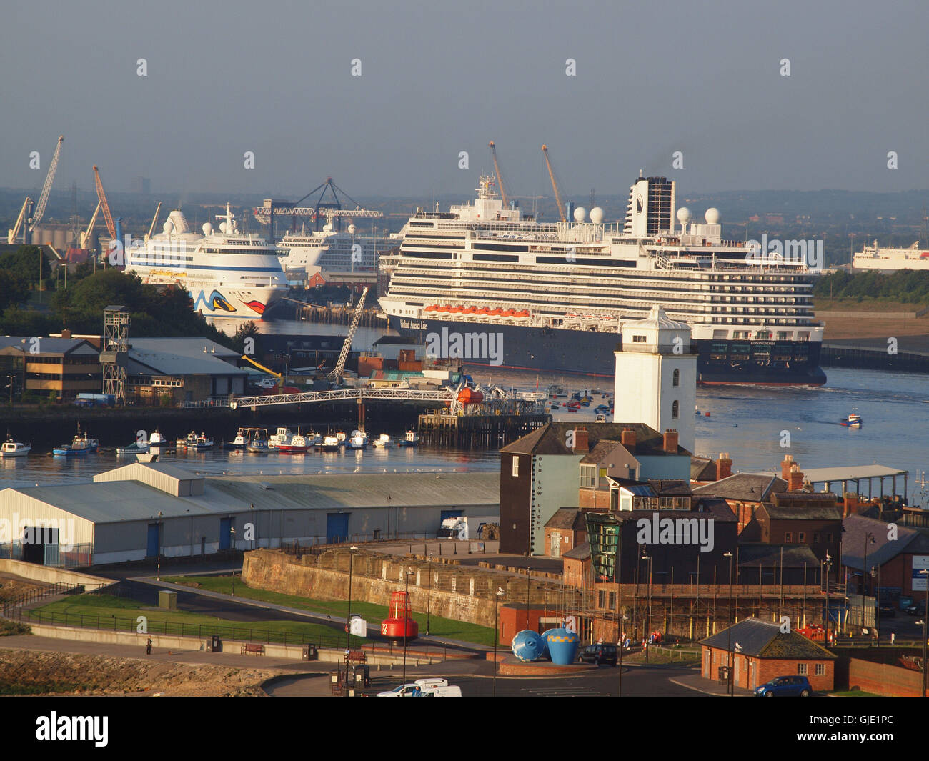 Tyne built ships hi-res stock photography and images - Alamy