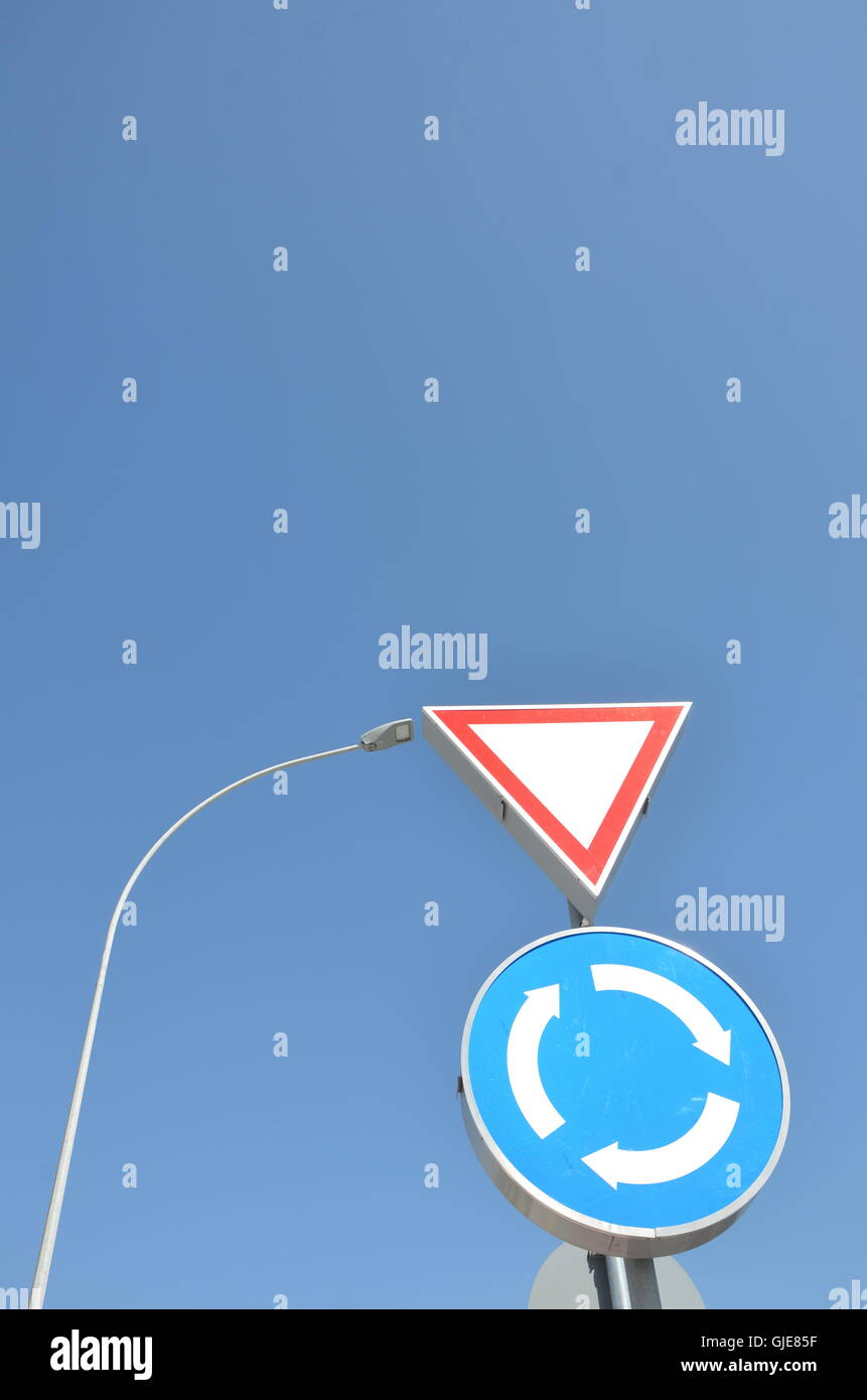 Give way and roundabout sign hi-res stock photography and images - Alamy