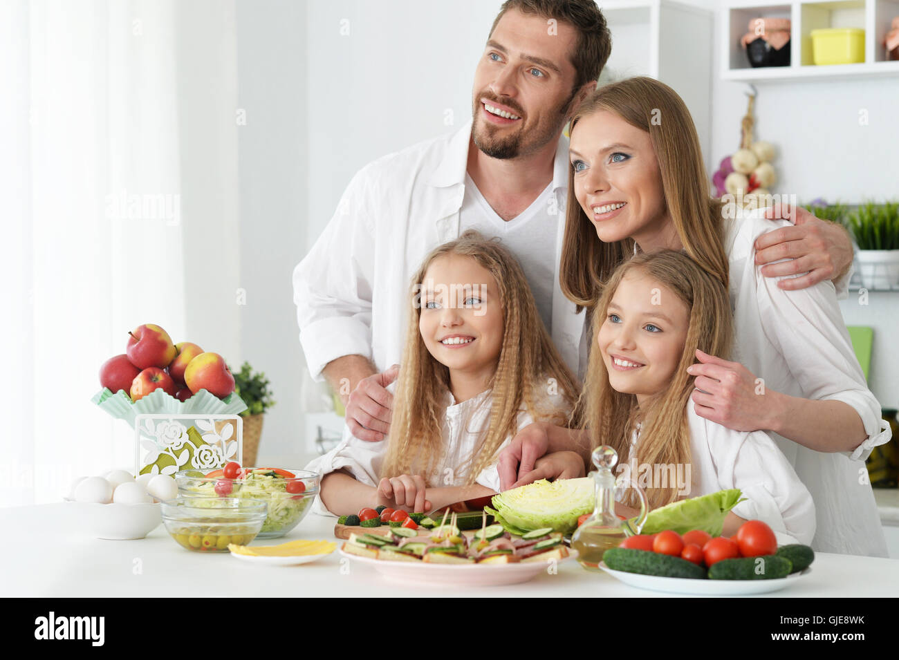 happy family at kitchen Stock Photo - Alamy