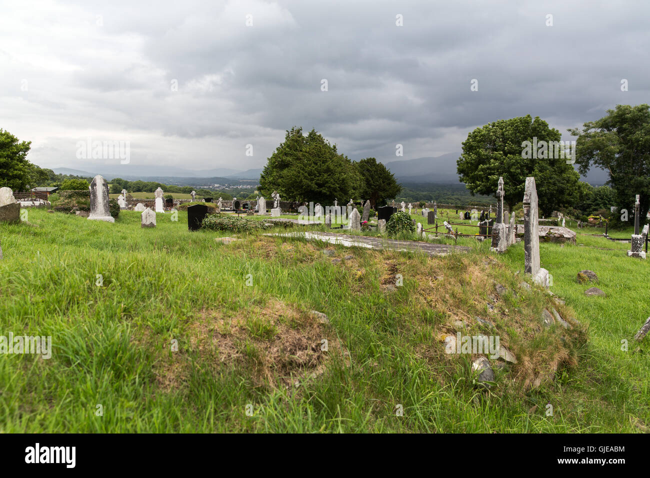 old celtic cemetery graveyard in ireland Stock Photo - Alamy
