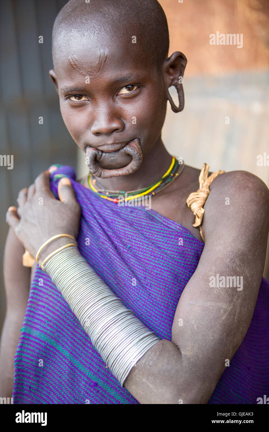 Suri tribe hi-res stock photography and images - Alamy
