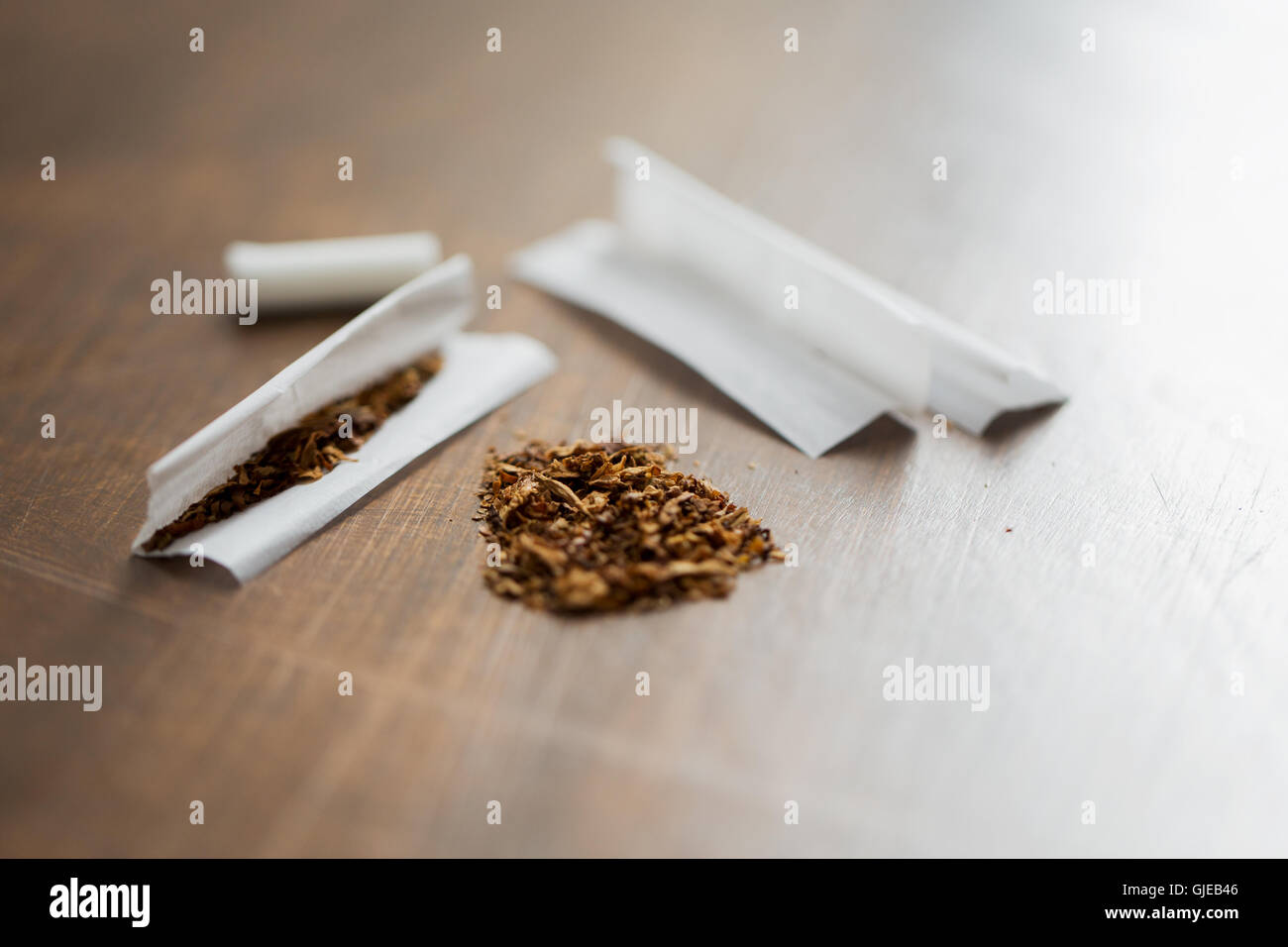 Cigarette paper hi-res stock photography and images - Alamy