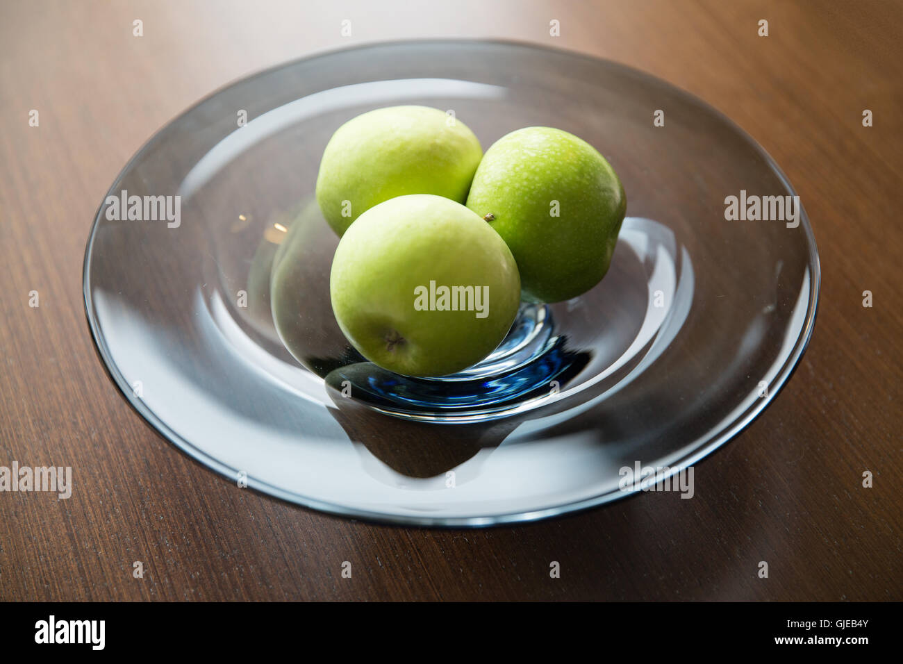 Still life plate apples hi-res stock photography and images - Alamy