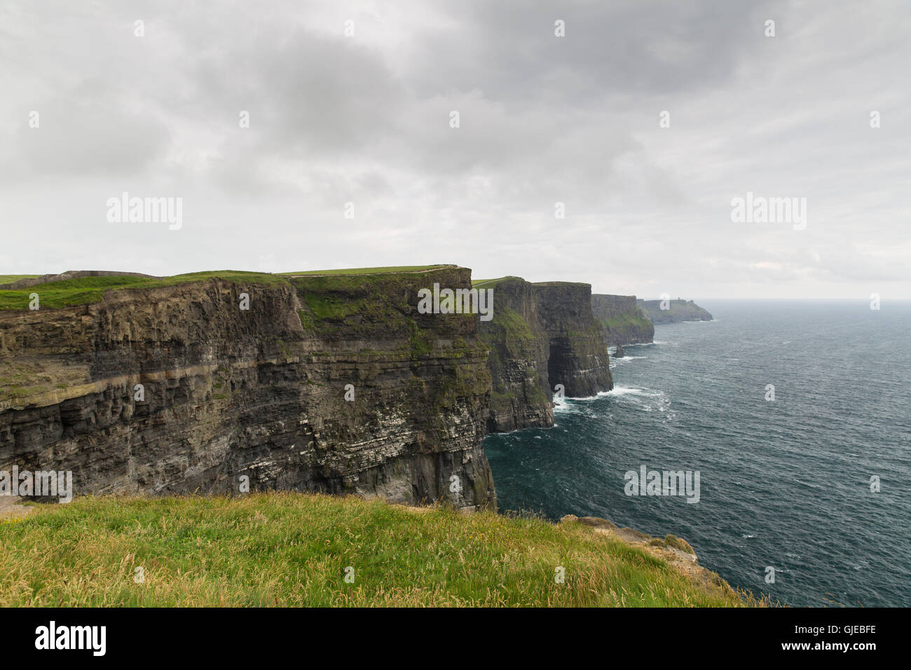 cliffs of moher and atlantic ocean in ireland Stock Photo - Alamy
