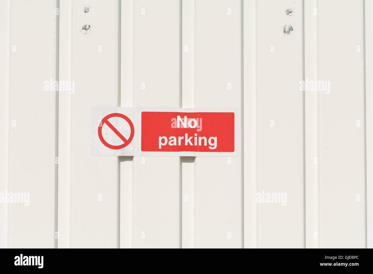 No parking sign garage hi-res stock photography and images - Alamy