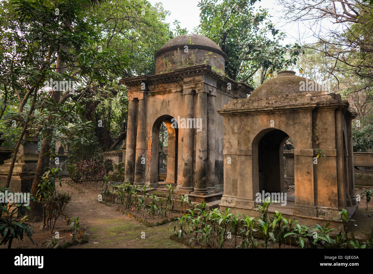 Kolkata india cemetery hi-res stock photography and images - Alamy