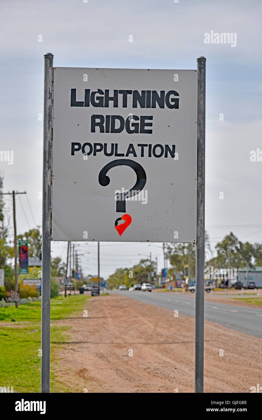 sign at entrance to lightning ridge showing population as unknown with ...