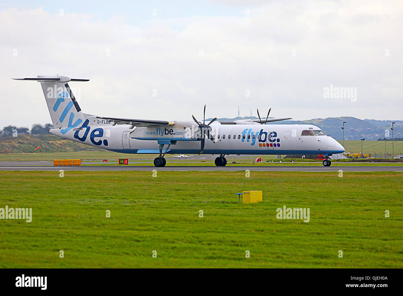 FLYBE. (De Havilland Canada DHC-8-402Q Dash 8) Aircraft Stock Photo - Alamy