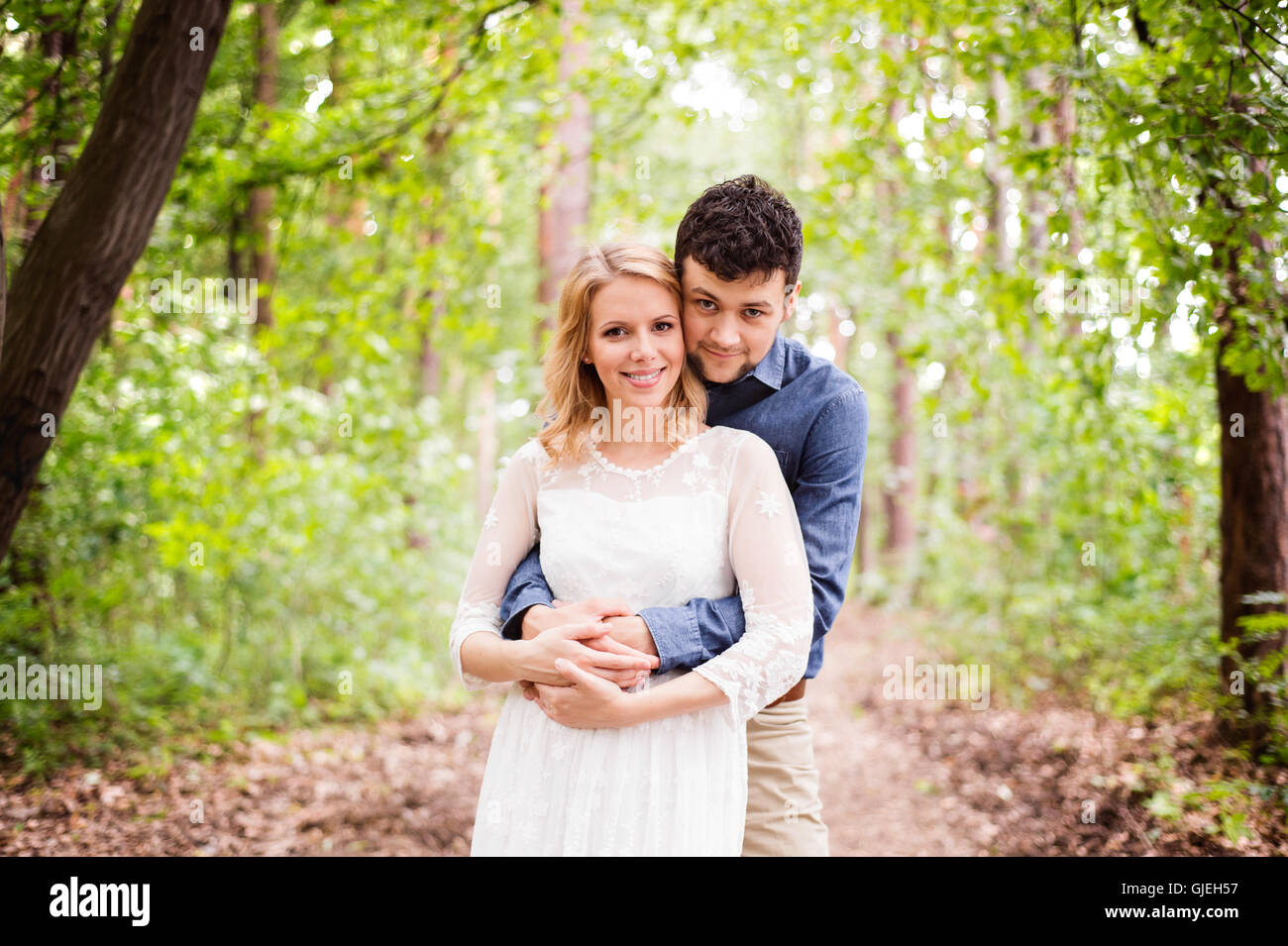 Beautiful couple hug hi-res stock photography and images - Alamy